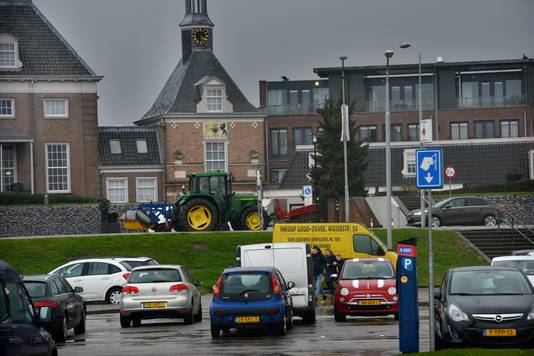 Ondernemers vragen uitstel voor schrappen parkeren op Waalkade | Tiel ... Ondernemers vragen uitstel voor schrappen parkeren op Waalkade | Tiel ...