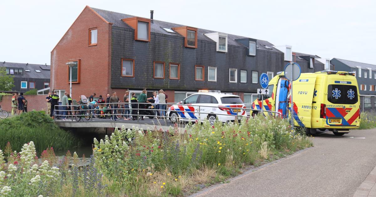 Lichaam van overleden man aangetroffen in water nabij basisschool ...