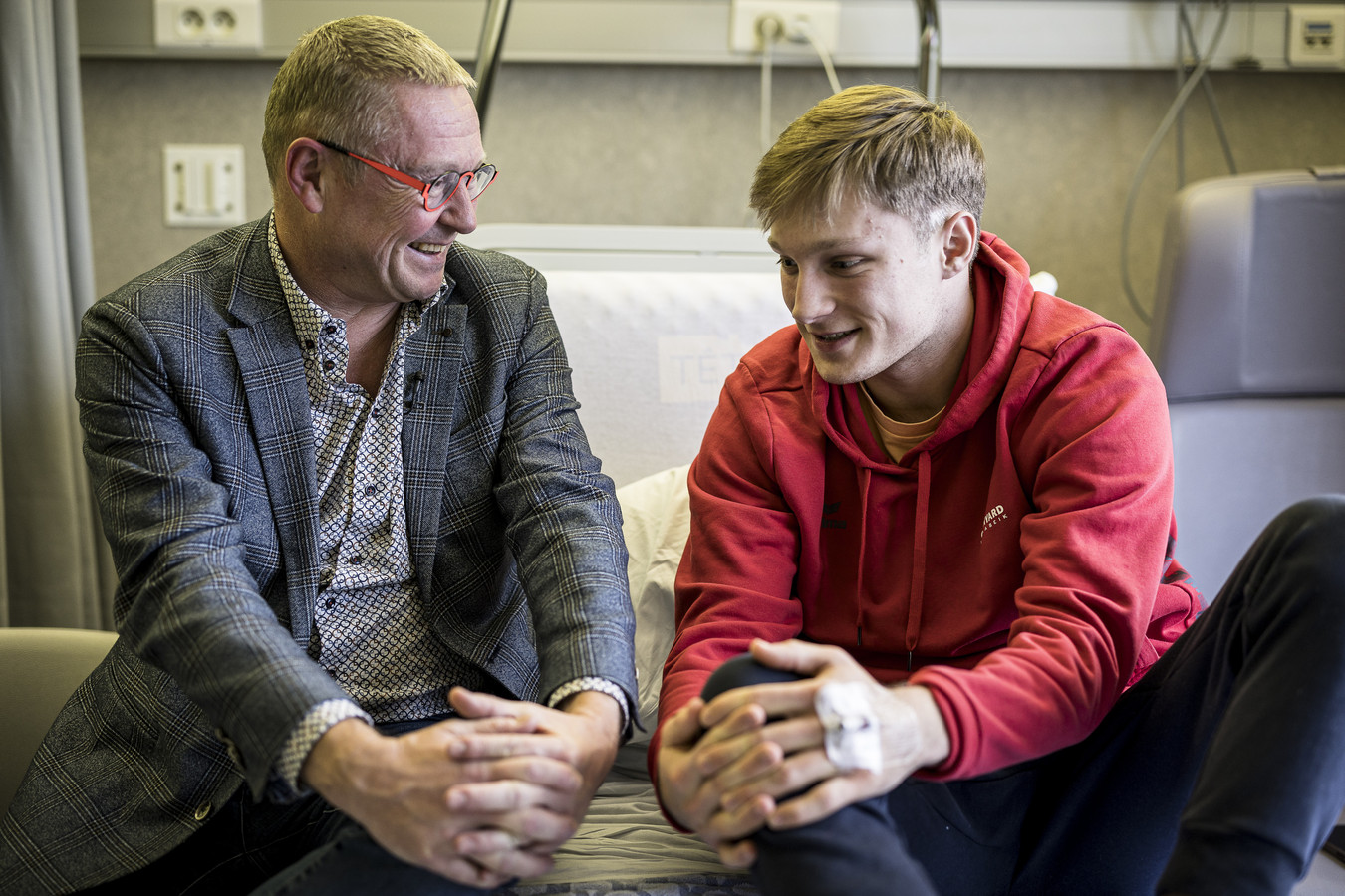 Martin (21) zakte tijdens volleybalmatch in elkaar: “Het voelde alsof ...