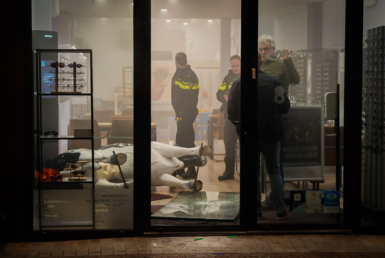 Inbraak bij Velpse opticien: dezelfde winkel was twee jaar geleden nog ...