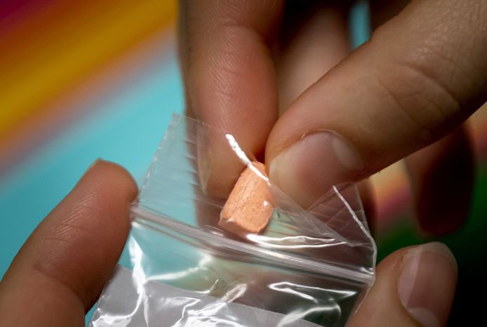 Xtc-pil bevat gemiddeld 136 milligram MDMA, nu is er een met ruim 300 ...
