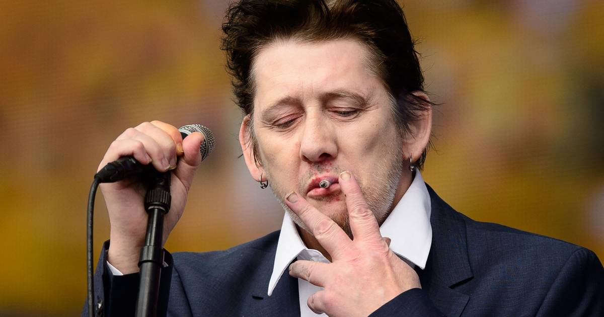 Shane MacGowan, le chanteur du groupe de punk celtique The Pogues, est ...