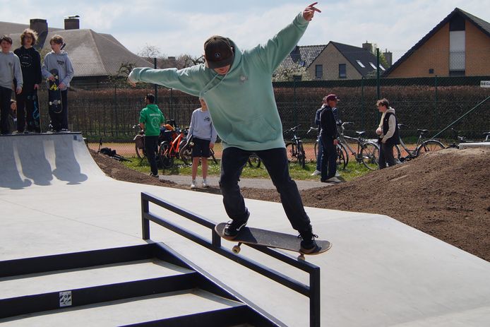 Nieuw skatepark valt in de smaak op Buitenspeeldag | Tielt | hln.be