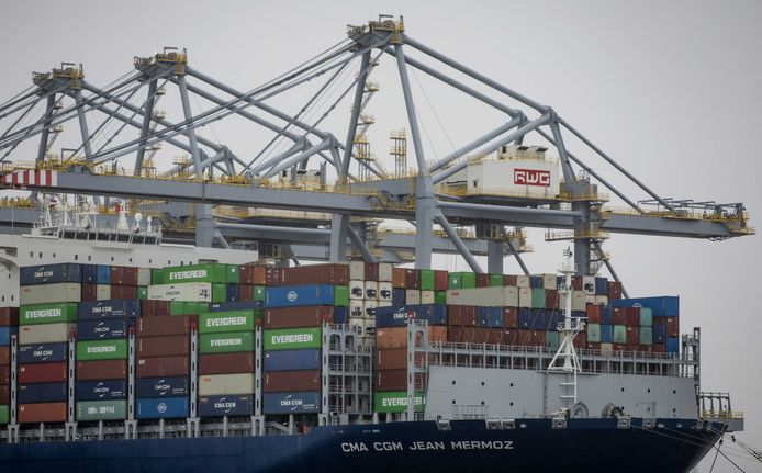 Zes uithalers aangehouden in Rotterdamse haven die zich verstopten in ...