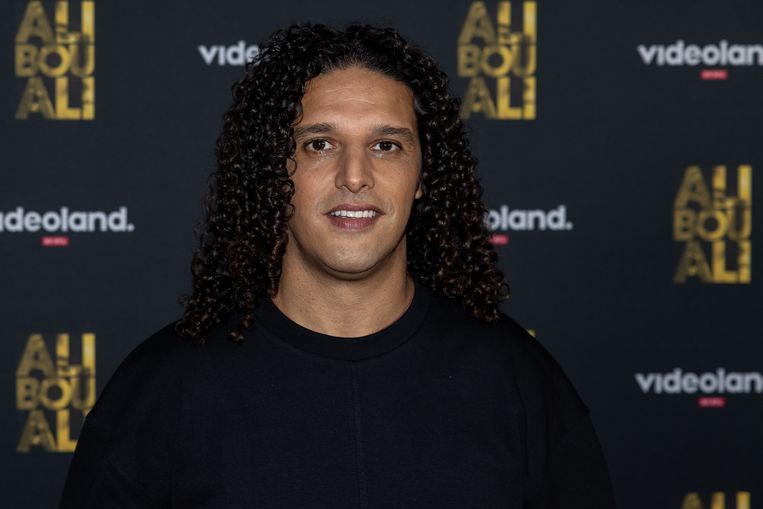 Ali B door gewapende groep overvallen en beroofd: “Geen zorgen”