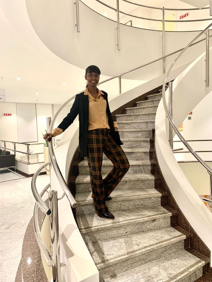 “Je moet positief ingesteld zijn en veerkracht hebben”: schrijfster Ayan Mohamud Yusuf werkt ...