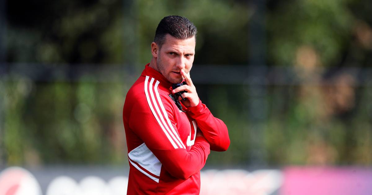 Op ziekenhuisbed besloot FC Dordrecht-trainer Melvin Boel (37) het ...