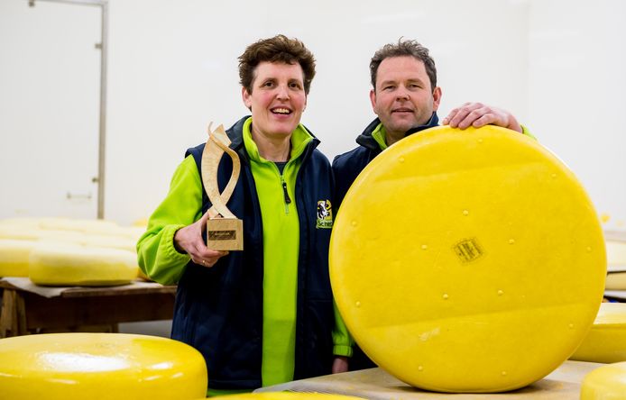 Aziaten kijken kunst af bij Bergambachtse kaasboer Schep | Gouda | AD.nl
