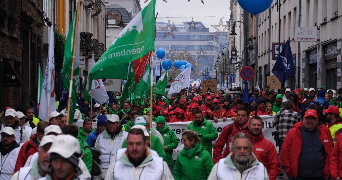 10.000 mensen betogen in Brussel voor meer respect voor politie ...