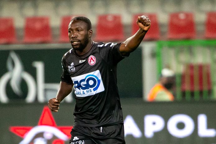 Eric Ocansey (KV Kortrijk) bekampt zaterdagavond zijn ex-ploeg: “Ik ...