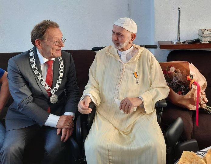 ‘Ghomsi’ is al dertig jaar gastheer in Moskee Zeist en dat leverde hem ...