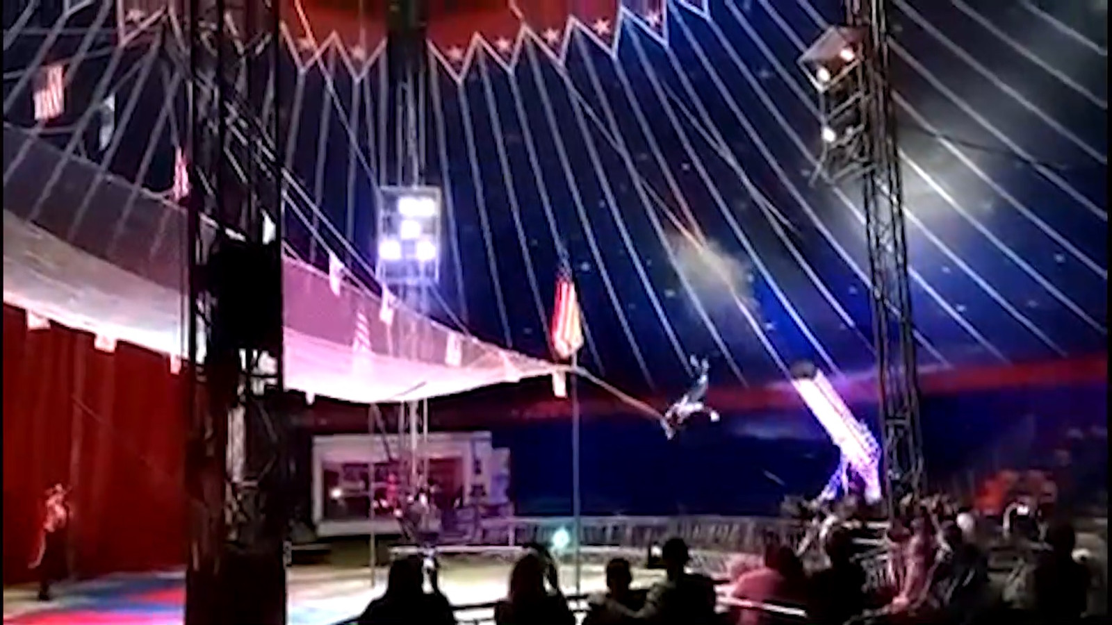 Un homme canon propulsé moins loin que prévu | Foto | 7sur7.be