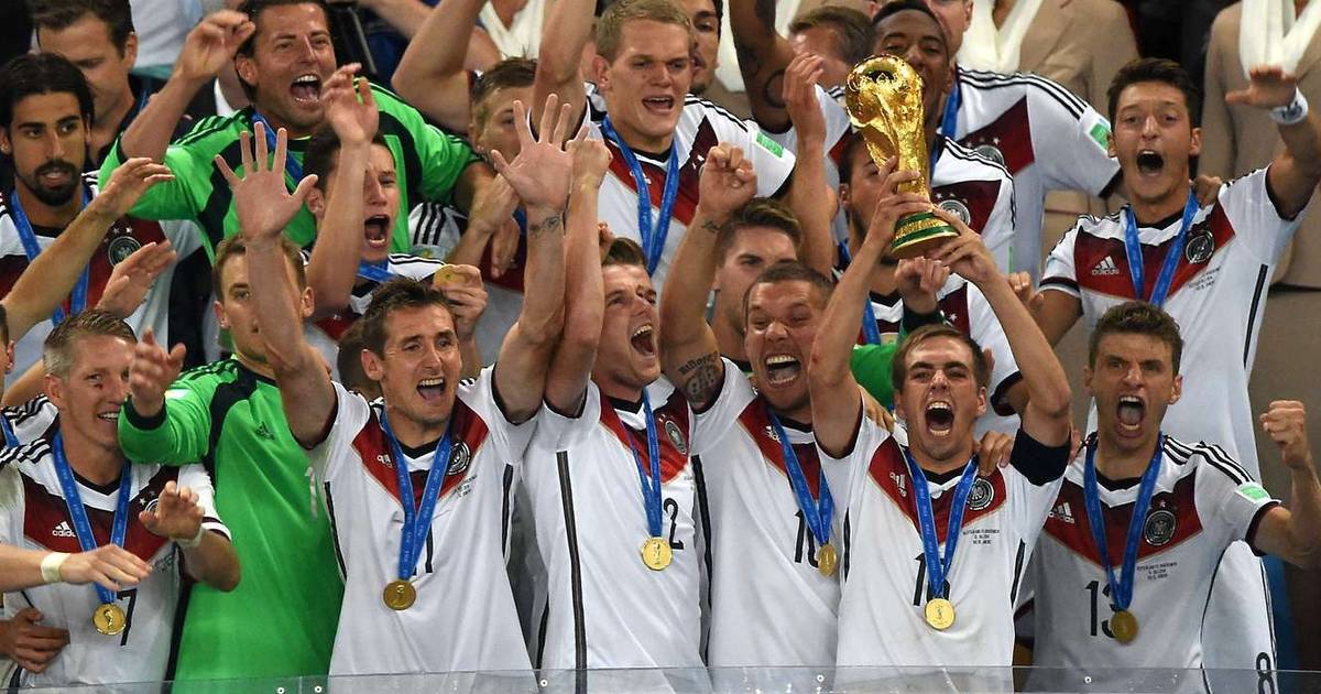 "WK-beker beschadigd bij Duits feest" | Voetbal | hln.be