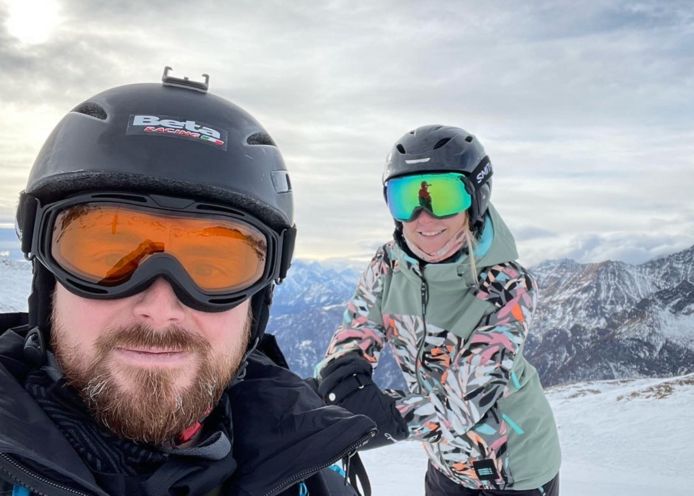 Bart vraagt Kate ten huwelijk tijdens skivakantie: “Handig dat ik als ...