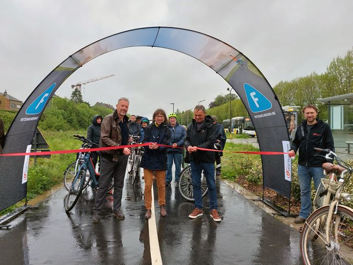 Veilig op pad vanaf station in Ronse dankzij nieuw stukje fietssnelweg ...