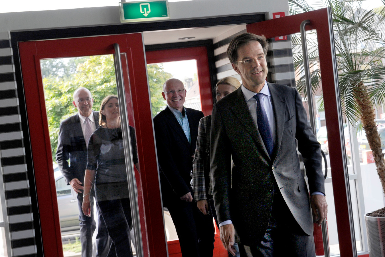 Rutte in de regio: 10 opmerkelijke beelden van premier in Twente | Foto ...