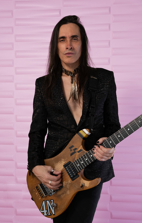 Extreme-gitarist Nuno Bettencourt komt naar Bergen op Zoom voor ...