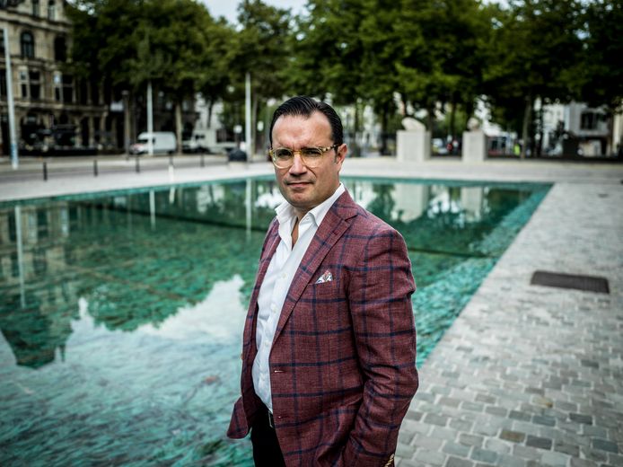 Steeds meer bekende strafpleiters actief in het voetbal: “We maken zelfs de grote makelaars ...