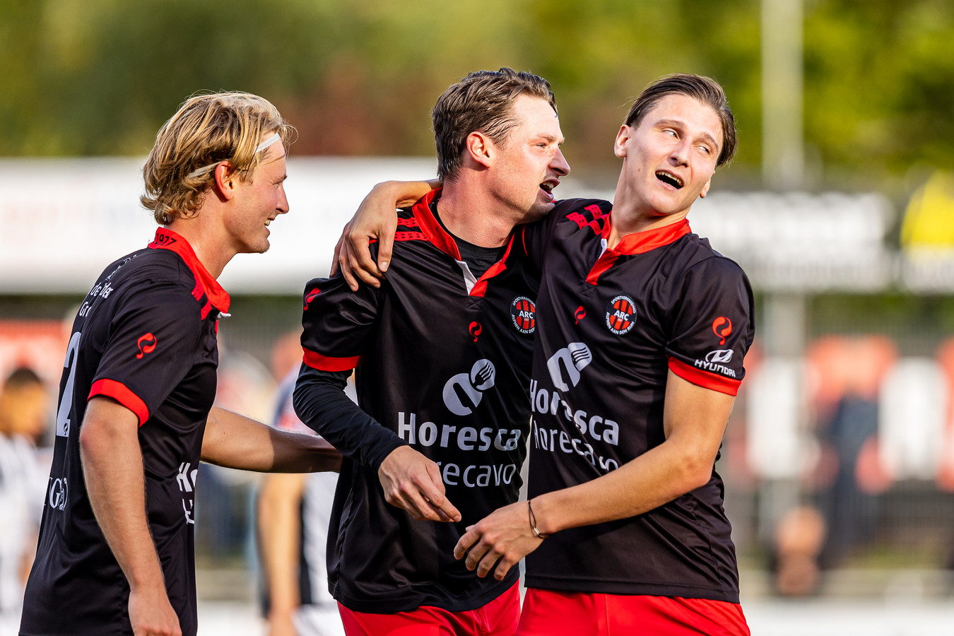 Staking bij SC Woerden, nekklem bij ASW, tienklapper Floreant en dit ...