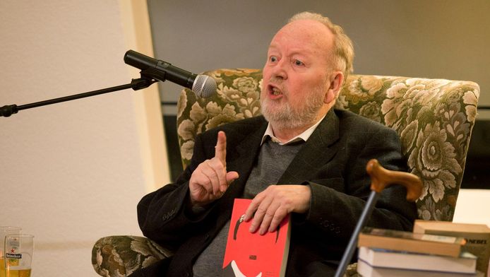 Martin Ros (80) schenkt boeken aan de SP | Amersfoort | AD.nl