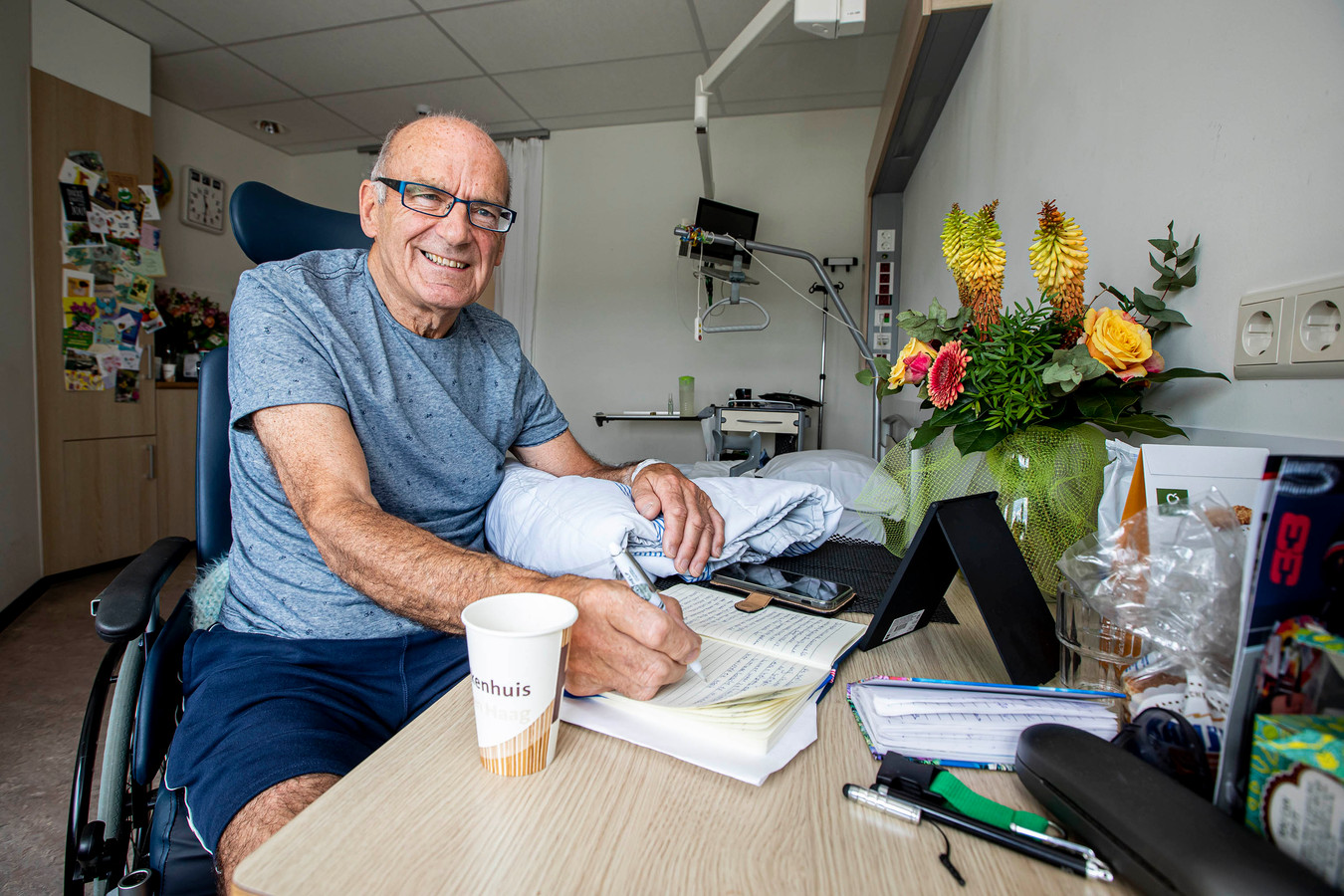 Ron (73) liep altijd achter de rolstoel, maar nu zit hij er zelf in ...