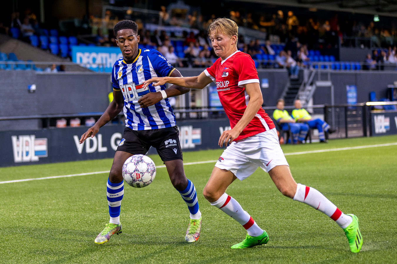 FC Eindhoven evenaart op één na beste competitiestart ooit: Jong AZ wordt met moeite en maar ...