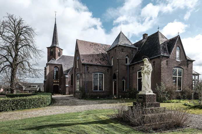 Kerk kopen? Die van Olburgen staat voor 695.000 euro op Funda ...
