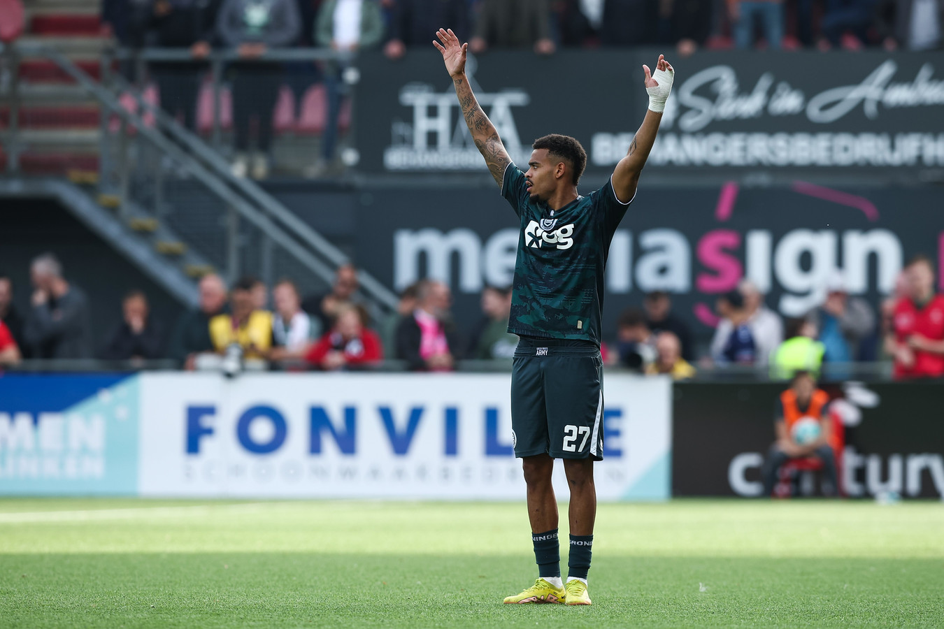 Cyril Ngonge (ex-Club) beboet na te late (en dronken?) aankomst op ... Cyril Ngonge (ex-Club) beboet na te late (en dronken?) aankomst op ...