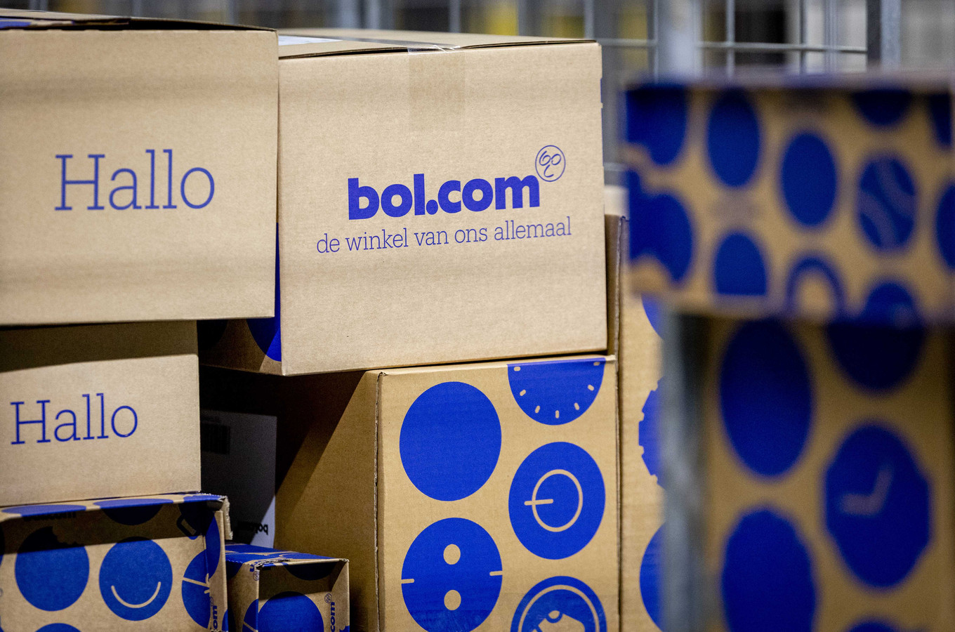‘Bol.com gaat kleren verkopen om Amazon in Nederland voor te zijn’ | Foto | AD.nl