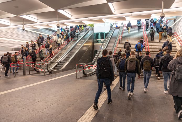 ‘We hebben een groot probleem’: door opmerkelijk euvel staan roltrappen ...