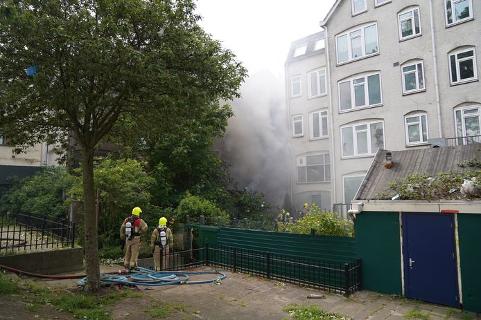 Grote brand in meerdere woningen Rotterdam-Zuid | Rotterdam | AD.nl