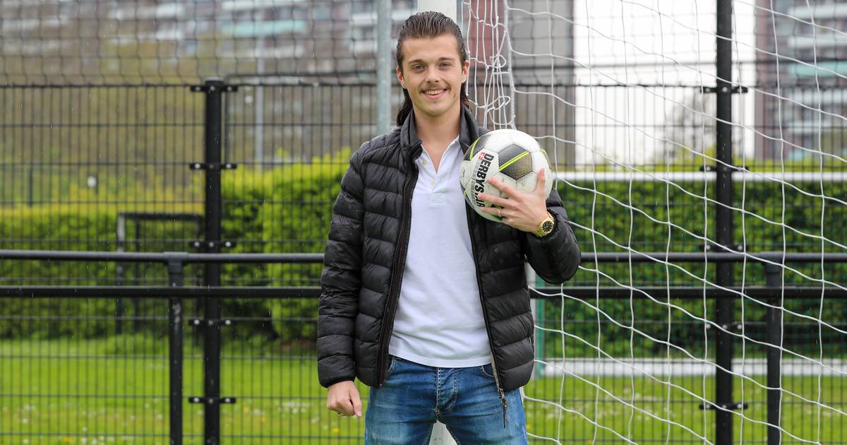 Met zijn mat van 33 centimeter breekt Chicco (21) door als zanger én ...