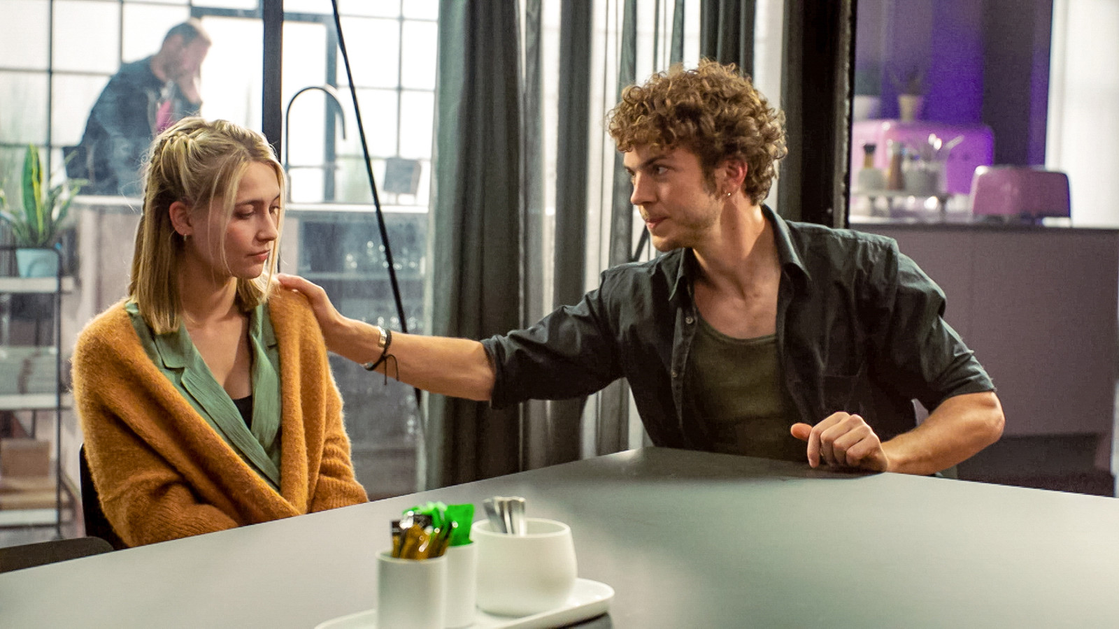 Volgende week in ‘Lisa’: Jonas wil Lisa (eindelijk) kussen, maar Katja ...