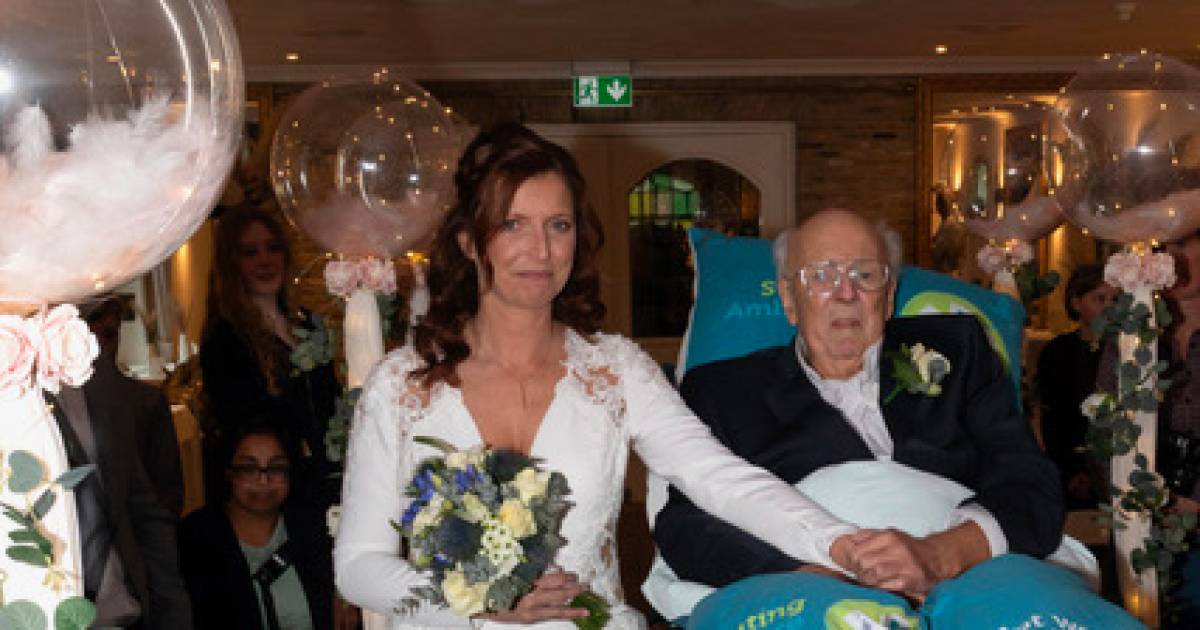 Tranen bij iedereen in trouwzaal als ongeneeslijk zieke Rob zijn ...