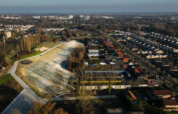Wielwijkers balen van zandvlakte die al jaren in hun wijk ligt: ‘Daar ...