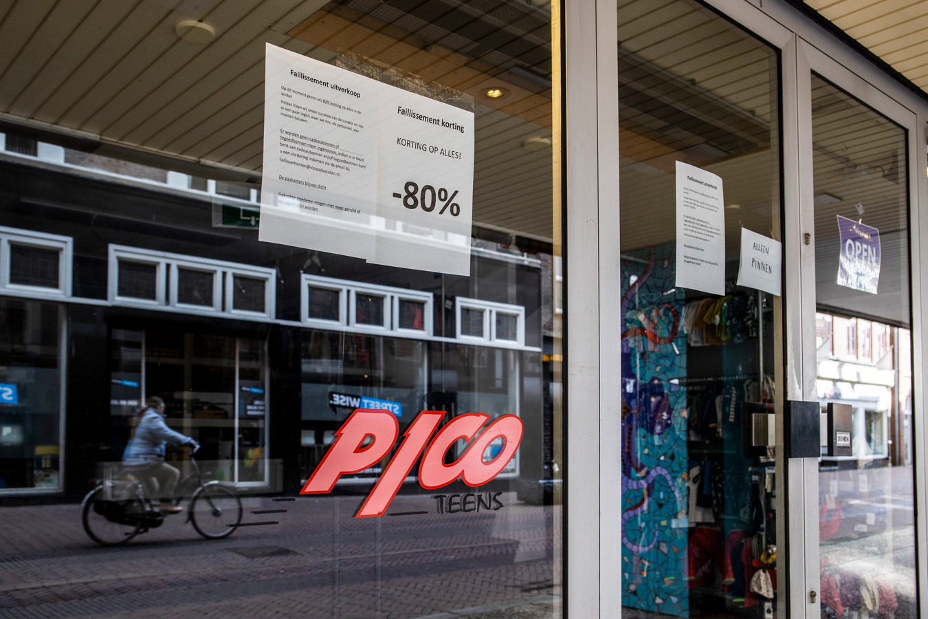 Kinderkledingwinkel Pico Kids staat leeg, wat is er aan de hand? | Foto ...