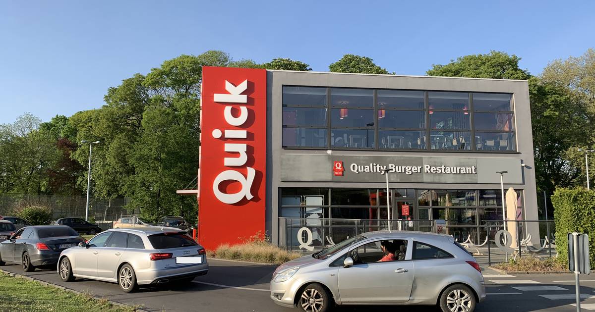 Aanschuiven tot op straat voor lekkere Quick | Vilvoorde | hln.be