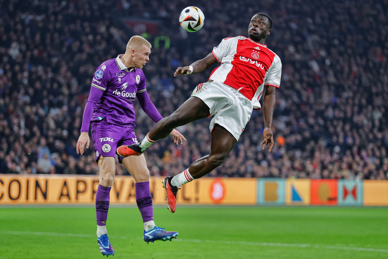 Opmars onder John van 't Schip gaat door: Ajax wint nipt van Sparta en klimt naar vijfde plaats ...