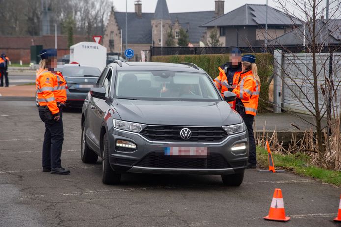 Aspiranten politieschool leren praktijk tijdens grote controleactie in ...