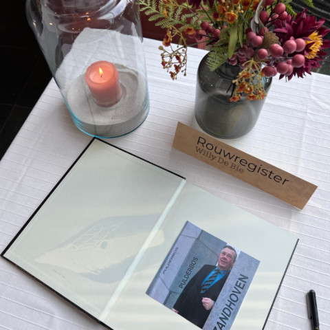 Rouwregister voor overleden ereburgemeester Willy De Bie | Foto | hln.be