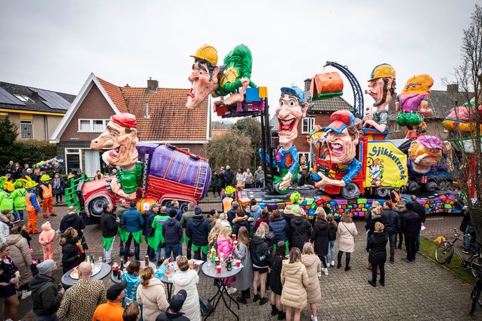 Albergen stroomt vol voor ‘gouden’ carnavalsoptocht; omstreden azc geen ...