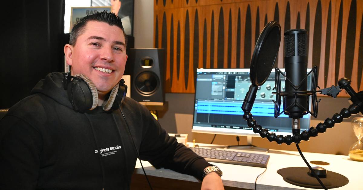 Rapper Bas uit Vlissingen kreeg bij zijn nieuwe plaat hulp van één van ...
