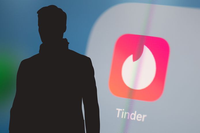 Vrouw die bijna twee ton verloor aan Tinder-geliefde krijgt belangrijke ...