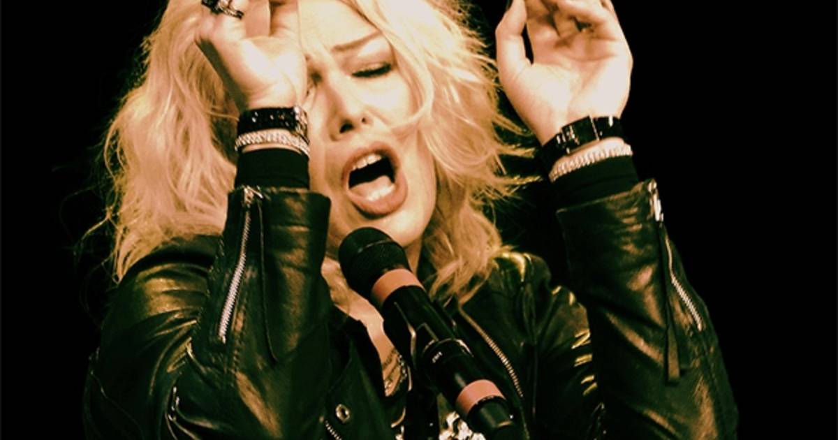 Britse rock-'n-roll-zangeres Kim Wilde beklimt het podium in Rijssen ...
