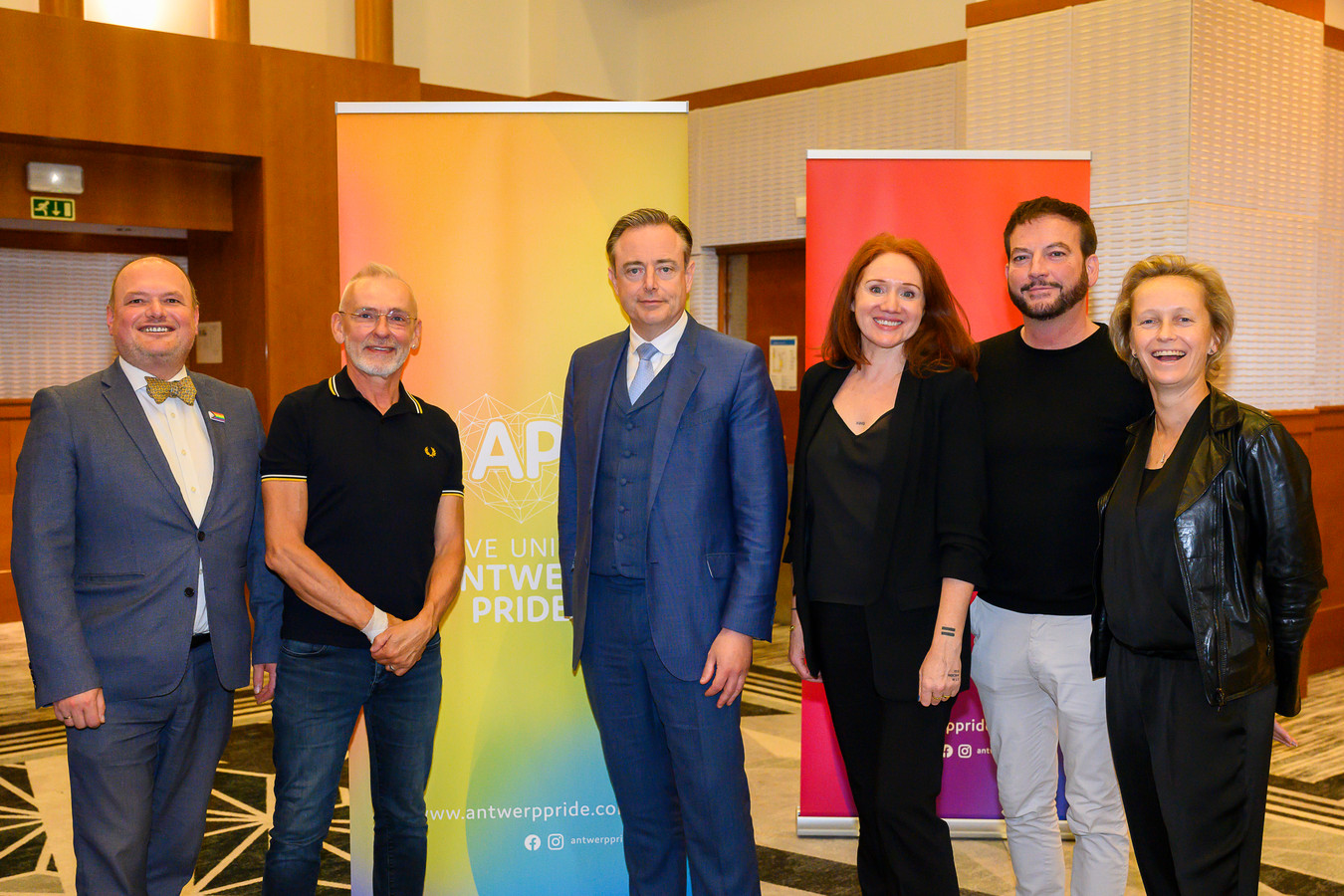 Antwerp Pride 2023 roept op: “Lgbtqia+ of niet... Loop hand in hand ...