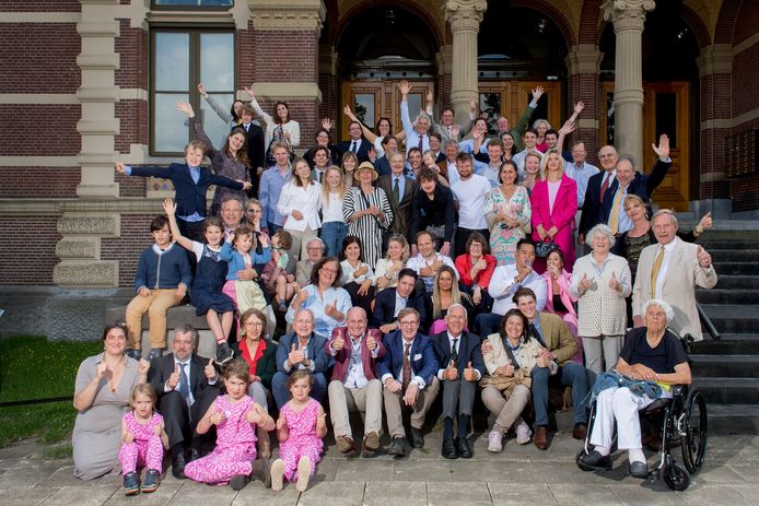 Familie Van Lidth de Jeude voor even terug in het Tiel waar hun ...