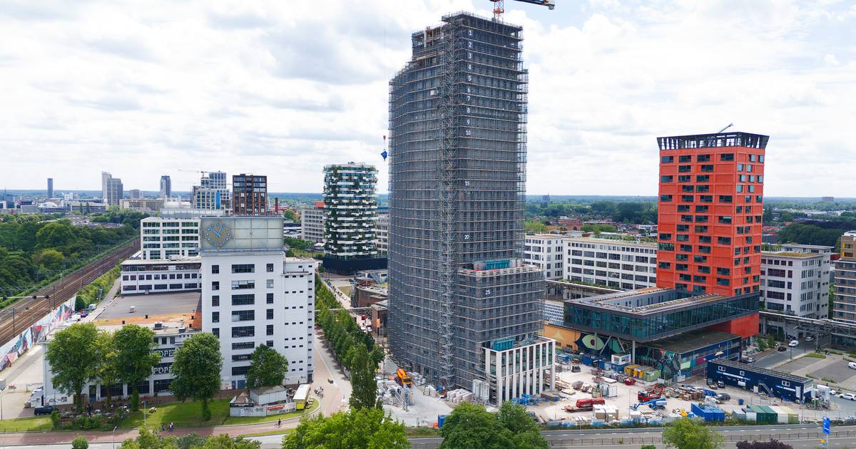 Met 109 meter is Niko voortaan de hoogste van Eindhoven, maar voor ...