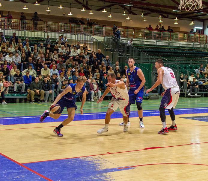Siebe Ledegen en een gehavend Okapi Aalst ontvangen zwarte beest ...