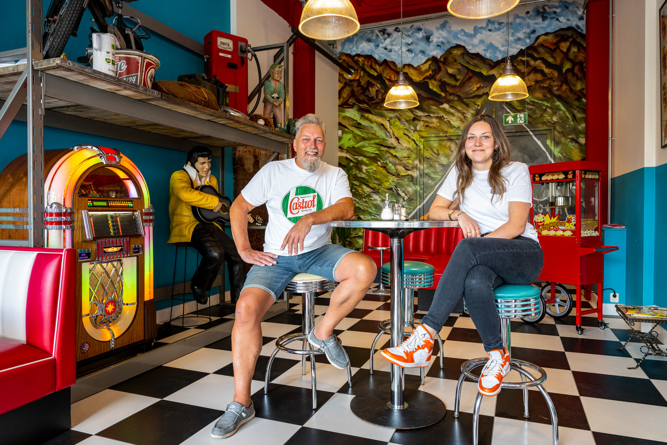 En dan runnen Lisa en haar vader plots een... tankstation: ‘Welke 23 ...