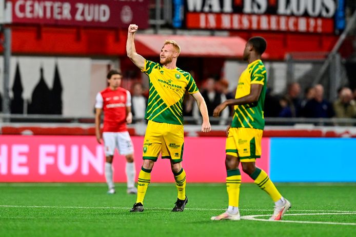 Meedogenloos ADO Den Haag maakt gehakt van MVV en klimt naar tweede ...